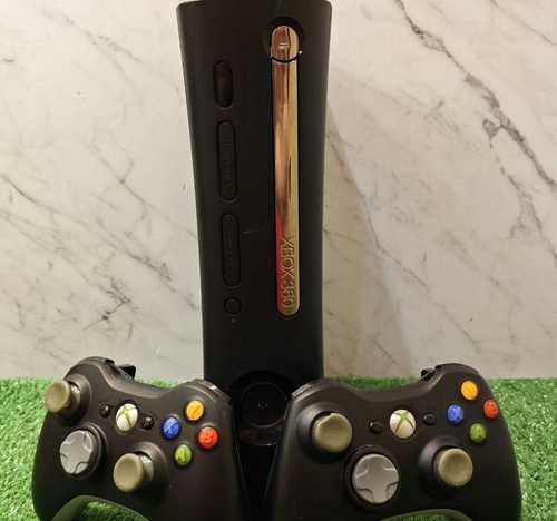 Microsoft Xbox 360, 250 ГБ, 2 геймпада