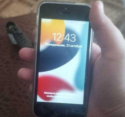 iPhone SE, 64 ГБ