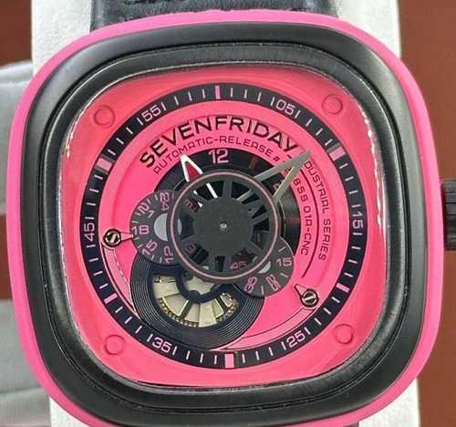 Массивные мужские часы Sevenfriday