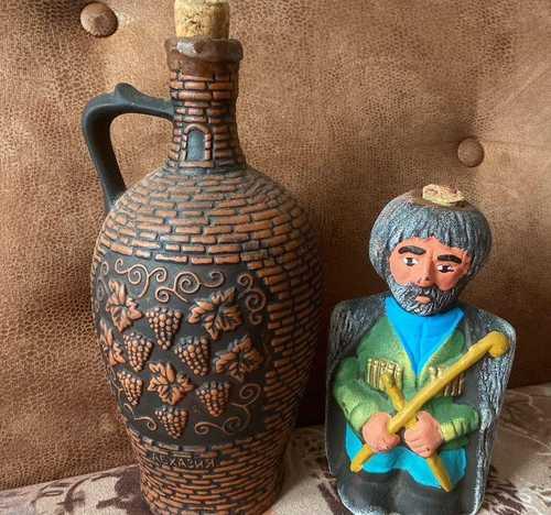 Глиняный кувшин для вина и джигит от чачи