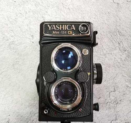 Yashica MAT 124G