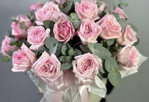 Розовые пионовидные розы в коробке доставка