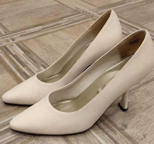 Белые женские туфли р. 38