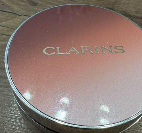 Clarins тени