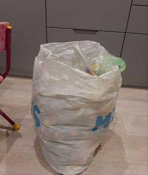 Мешок игрушек из шоколадных яиц