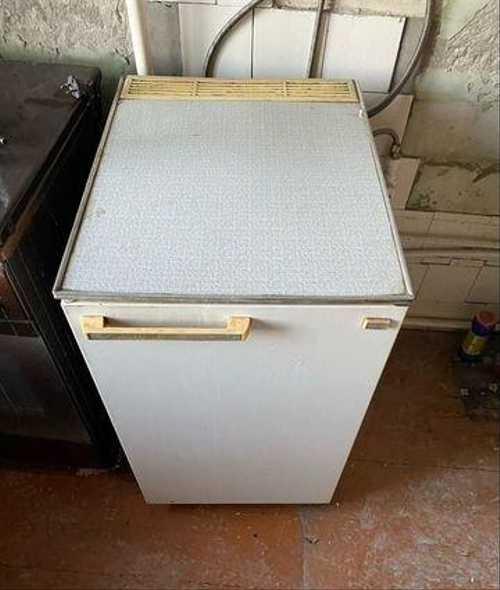 Холодильник бу маленький Саратов 1225М
