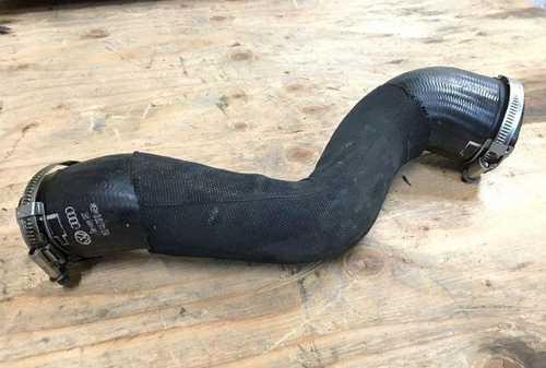 Патрубок интеркулера Audi A4 B7 2005-2007г