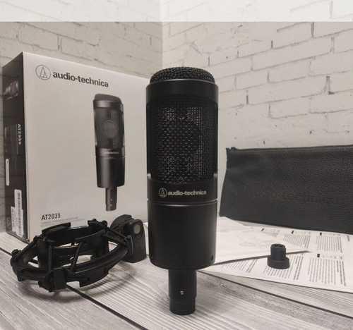 Audio Technica AT2035 XLR Студийный микрофон