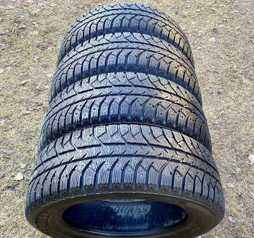 Bridgestone Ice Cruiser 7000 215/60 R17