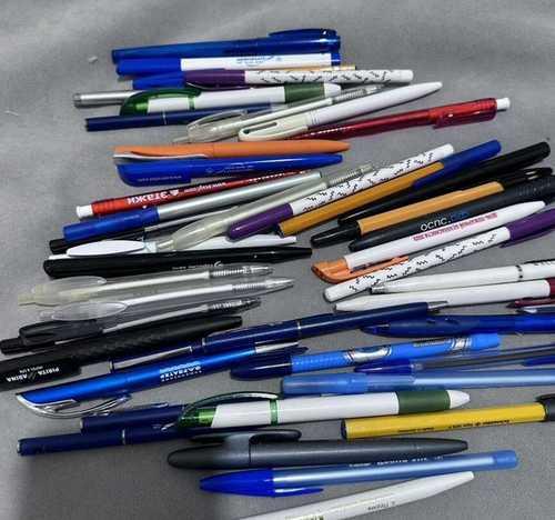 Шариковые ручки 46 шт