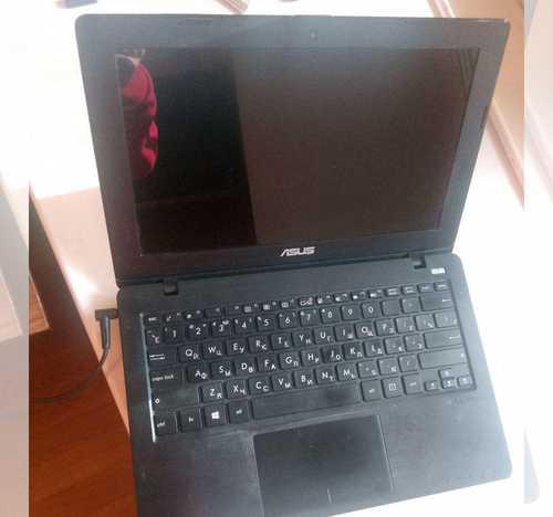 Asus x200m