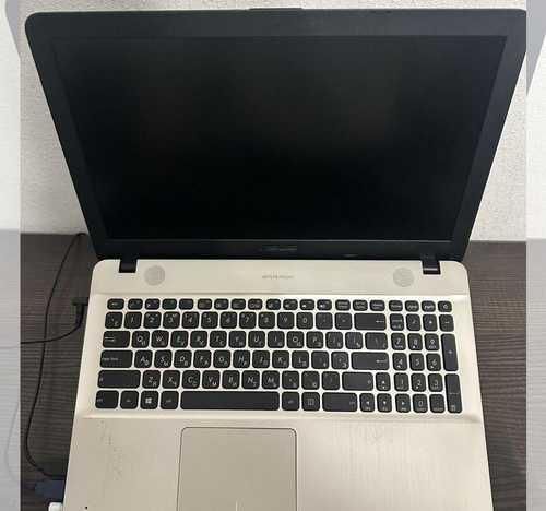 Ноутбук Asus R541UV