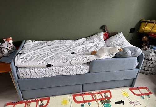 Новая детская кровать с мягкой спинкой