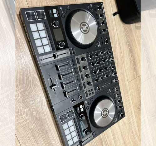 Traktor kontrol S4 mk3