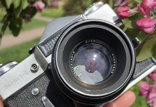 Плёночный фотоаппарат Зенит Е с объективом Гелиос