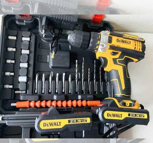 Шуруповерт с битами Dewalt 21V