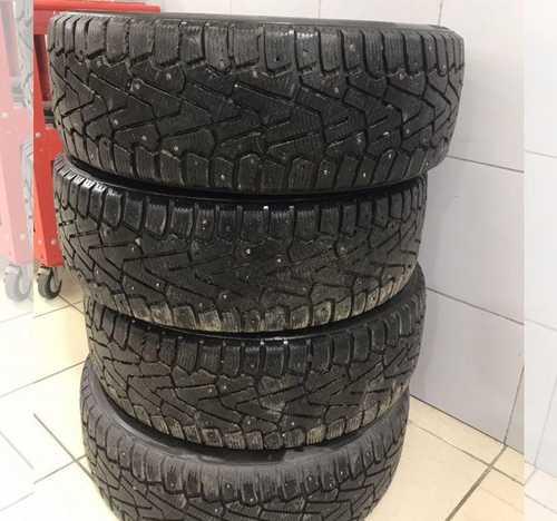 Pirelli Ice Zero 215/60 R17