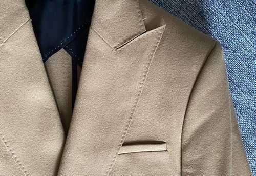 Кремовый пиджак