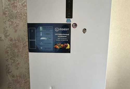 Холодильник Indesit Total No Frost