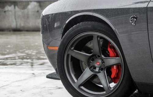 Кованые диски в стиле Vossen Dodge Challenger R20