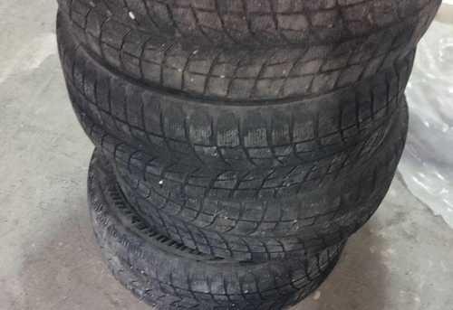 Bridgestone Blizzak W810 215/60 R16