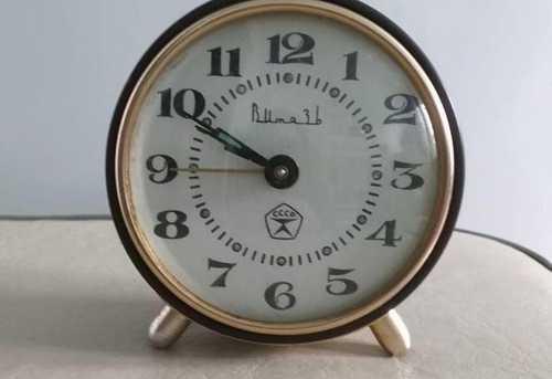 Продам часы-будильник, производство времён СССР
