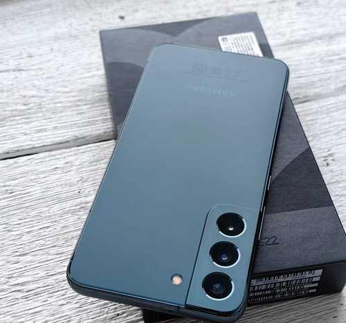 Samsung Galaxy S22, 8/256 ГБ