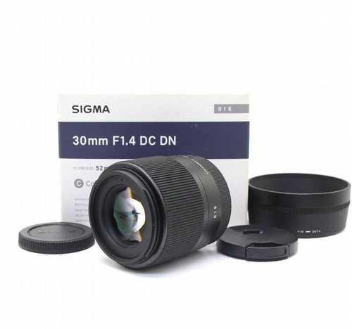 Sigma AF 30mm f/1.4 DC DN Micro 4/3 в упаковке