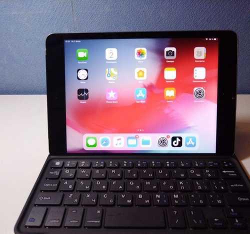 iPad mini 3 128gb c bluetooth клавиатурой