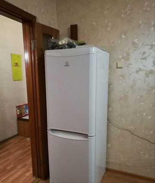 Холодильник двухкамерный нерабочий