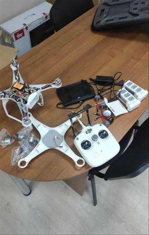 Квадрокоптер dji phantom 2 (моторы новые)