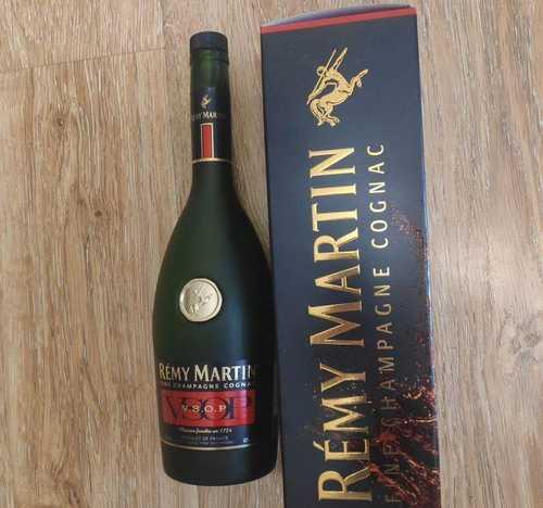 Бутылка + коробка Remy Martin Fine Champagne Cogna