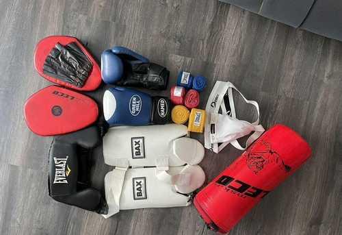 Боксерские перчатки шлем бинты защита