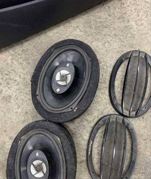 Динамики JBL Stage 9603 плюс подиумы и сетки