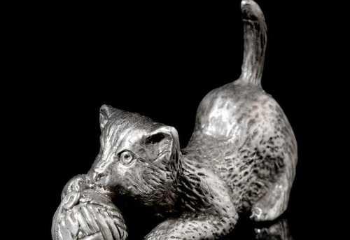 Статуэтка - миниатюра "Кошка с клубком". Серебро