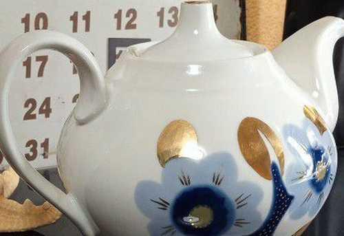 Чайник лоз с сине-золотыми цветами
