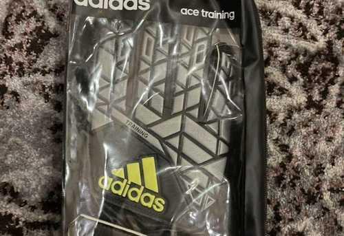 Вратарские перчатки adidas
