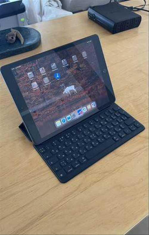 Продам iPad (8th) 128gb wifi + Smart Keyboard