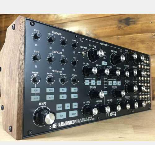 Moog Subharmonicon в наличии