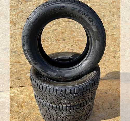 Pirelli Ice Zero 215/65 R17C