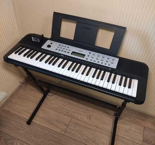 Cинтезатор Yamaha YPT-270