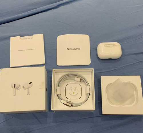 Airpods pro with wireless charging case MWP22RU/A