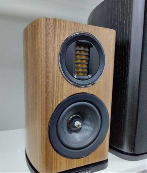 Wharfedale EVO 4.1 Полочная акустическая система