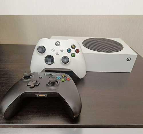 Microsoft Xbox Series S, 512 ГБ, 2 геймпада