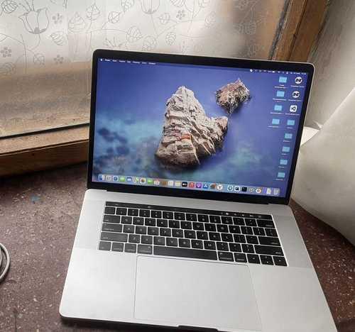 Macbook Pro 15 2017 i7/16gb/500gb/rx550m/398циклов