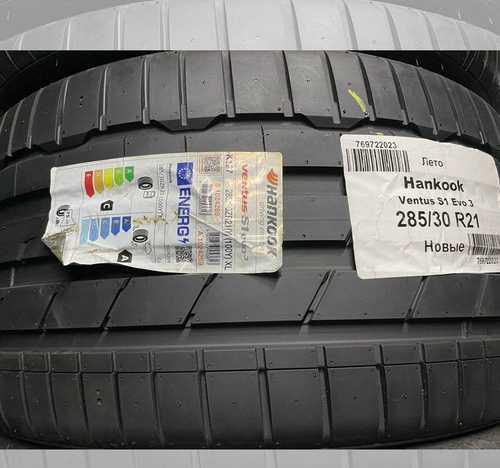 Hankook Ventus S1 Evo 3 K127 255/35 R21 и 285/30 R21 98Y