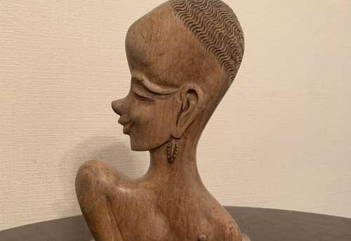 Деревянная фигурка статуэтки женщины
