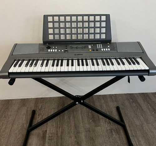 Синтезатор Yamaha Psr R300