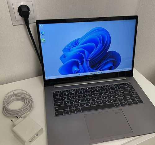 Мощный ноутбук Xiaomi Mi Notebook PRO