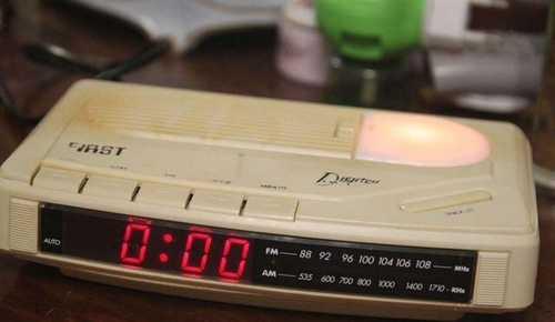 Радиобудильник часы радио радиоприёмник,ночник
